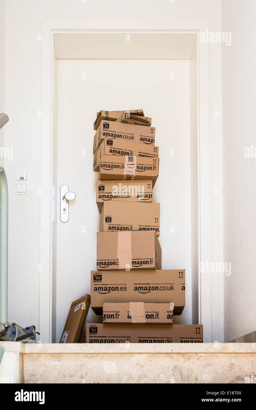 Amazon box hi-res stock photography and images - Alamy