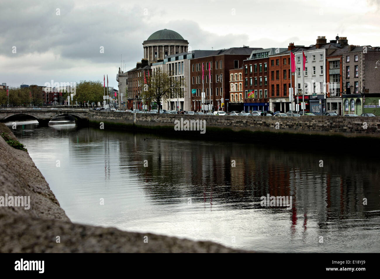 Dublin quay four courts hi-res stock photography and images - Alamy