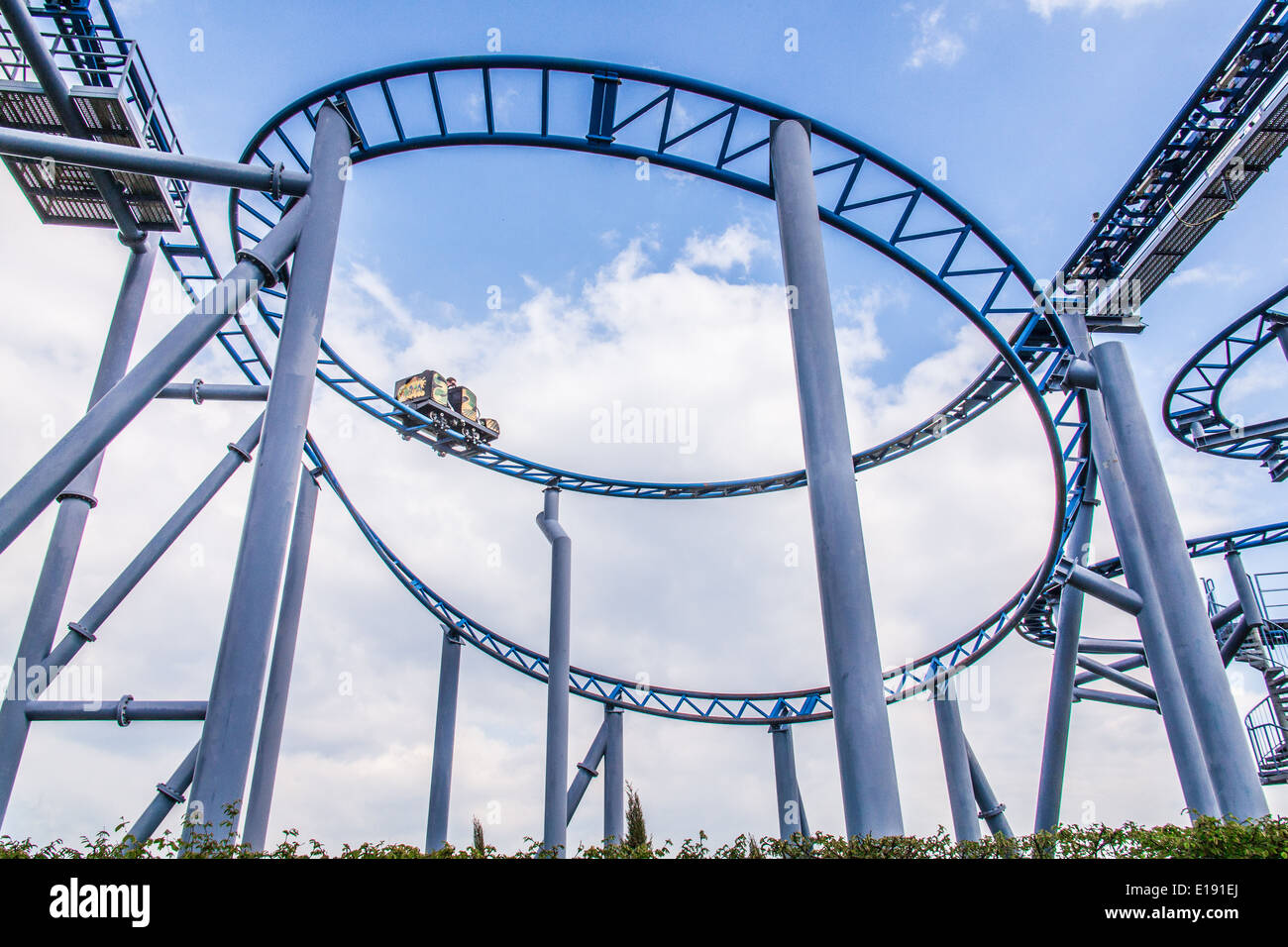 Cobra roller coaster ride at Paultons Park, Southampton, England ...