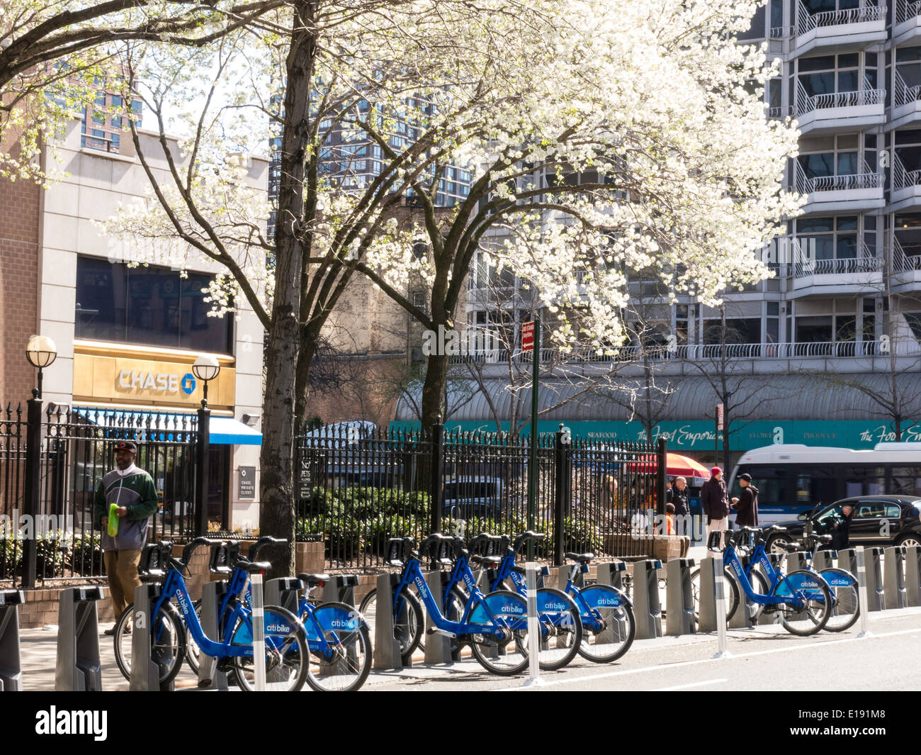 Bike docking station hi-res stock photography and images - Alamy