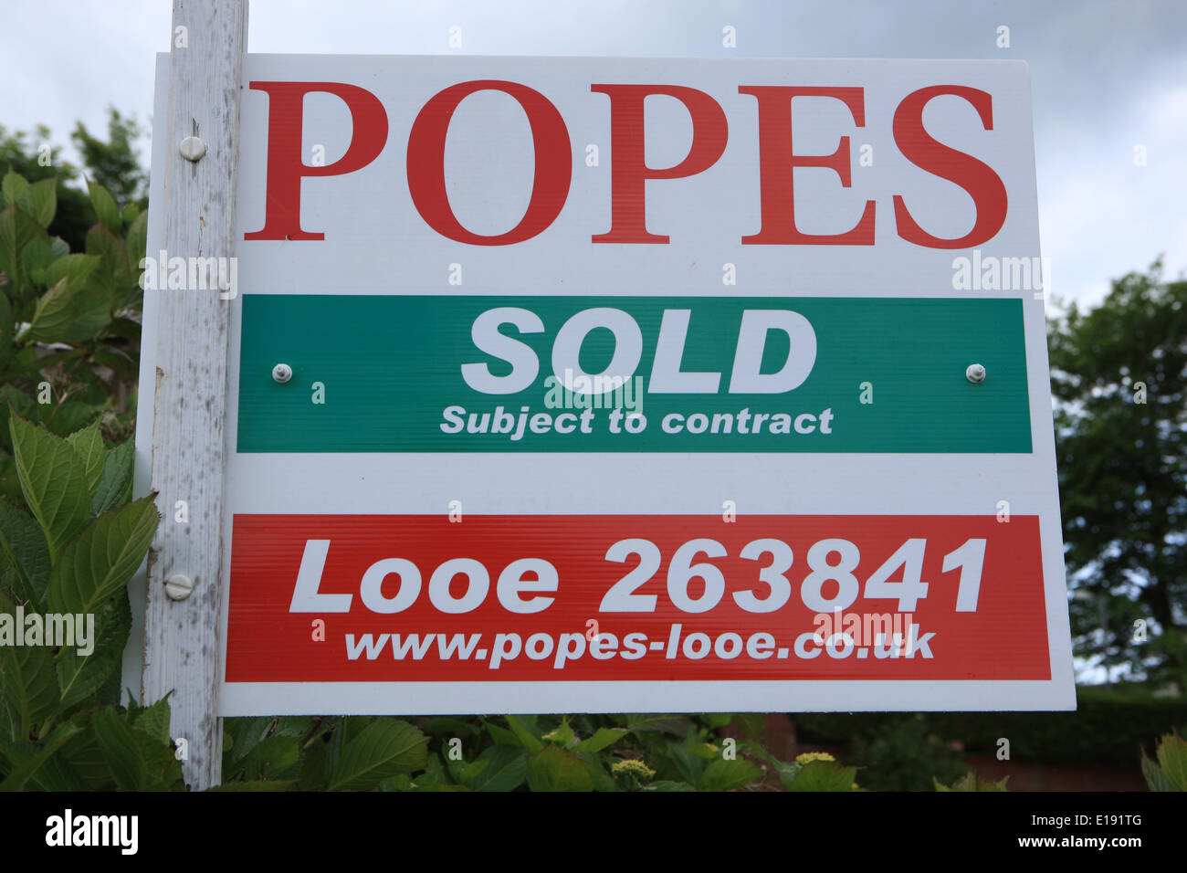 Estate agents marketing boards hi-res stock photography and images - Alamy