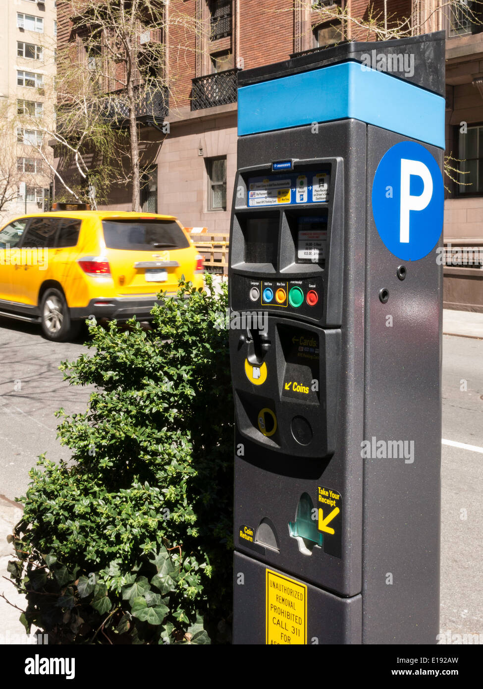 Parking pay station hi-res stock photography and images - Alamy