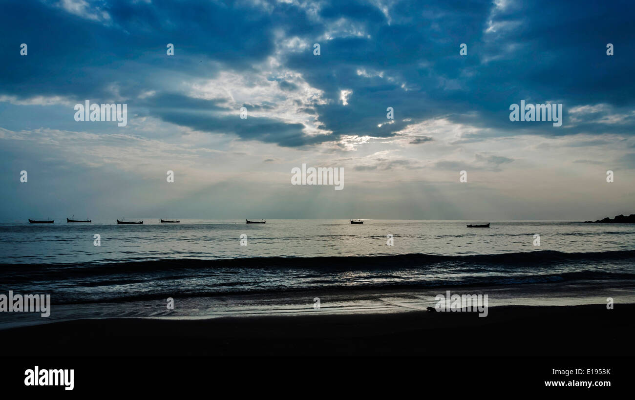 Rays crossing hi-res stock photography and images - Alamy