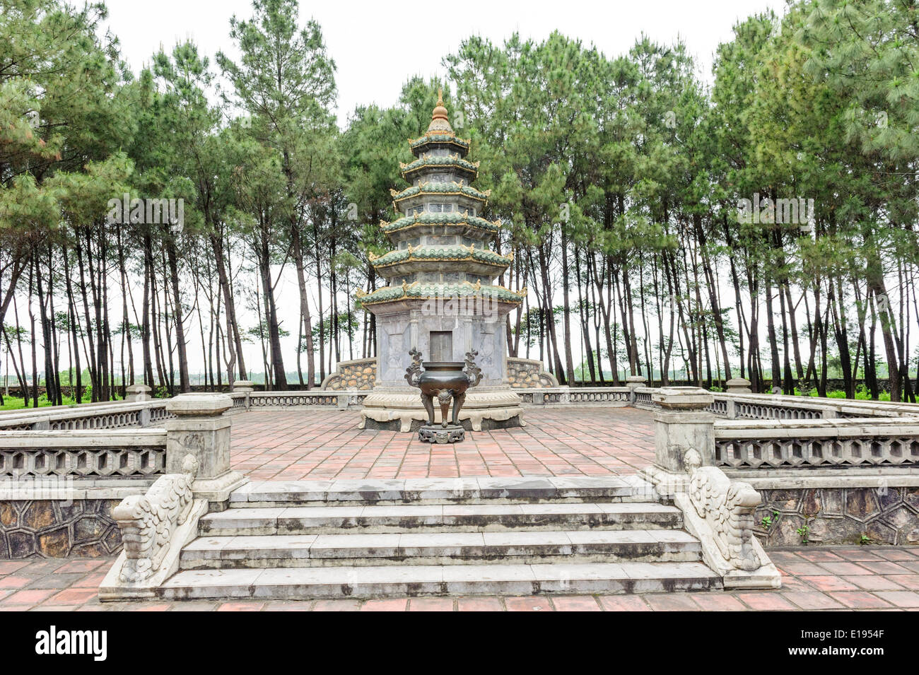 Thien Mu Pagoda - Inner Pagoda Stock Photo - Alamy