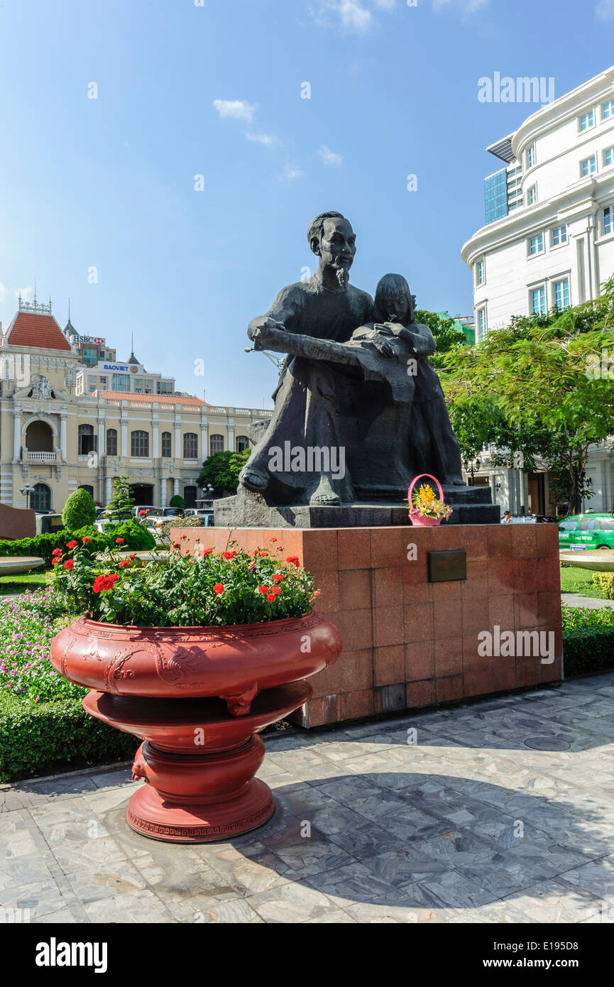 Ho Chi Minh Statue Stock Photo - Alamy