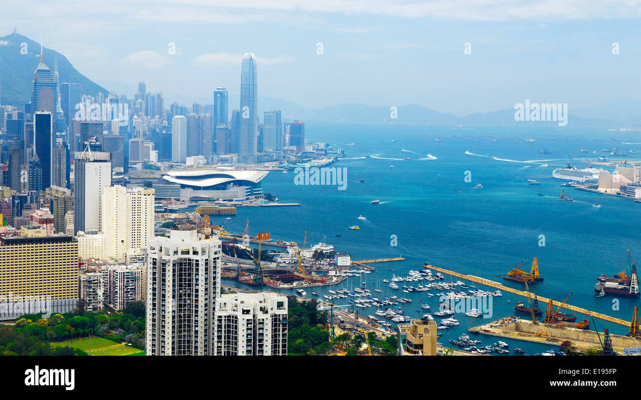 Daytime hong kong kowloon skyline victoria harbour peak hi-res stock ...