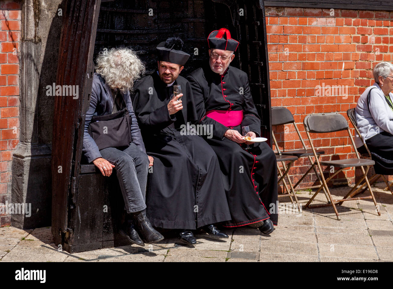 Catholic priests england hi-res stock photography and images - Alamy
