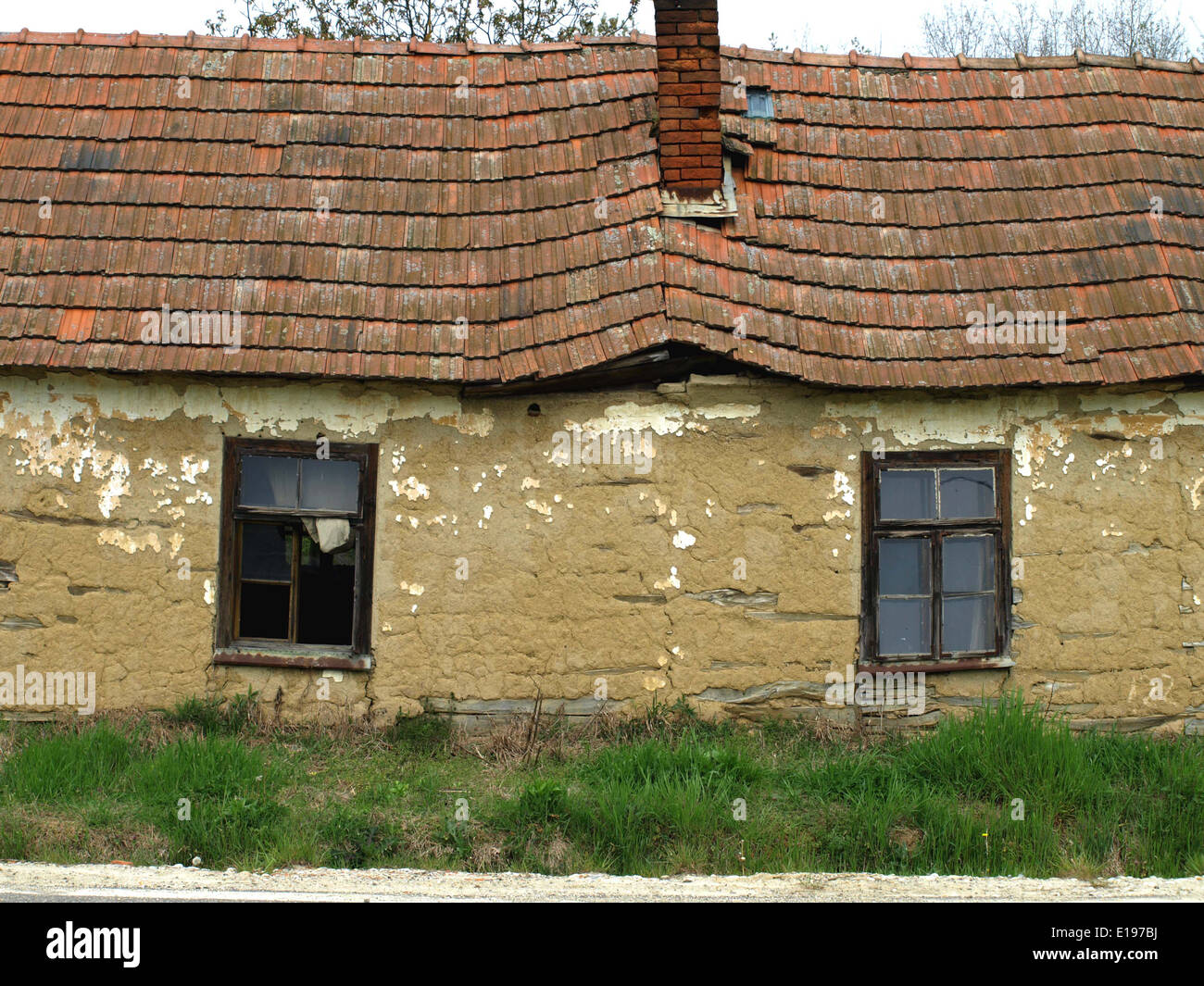 old abandoned ruined house in the countryside Stock Photo - Alamy