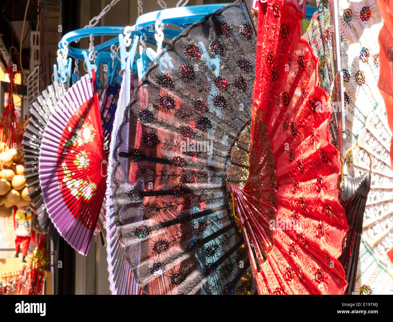 Chinese paper fans hi-res stock photography and images - Alamy