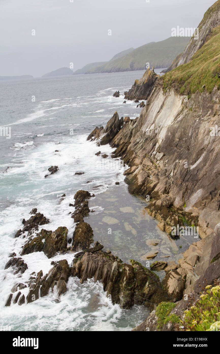 Cliffs slea head dingle peninsula hi-res stock photography and images ...