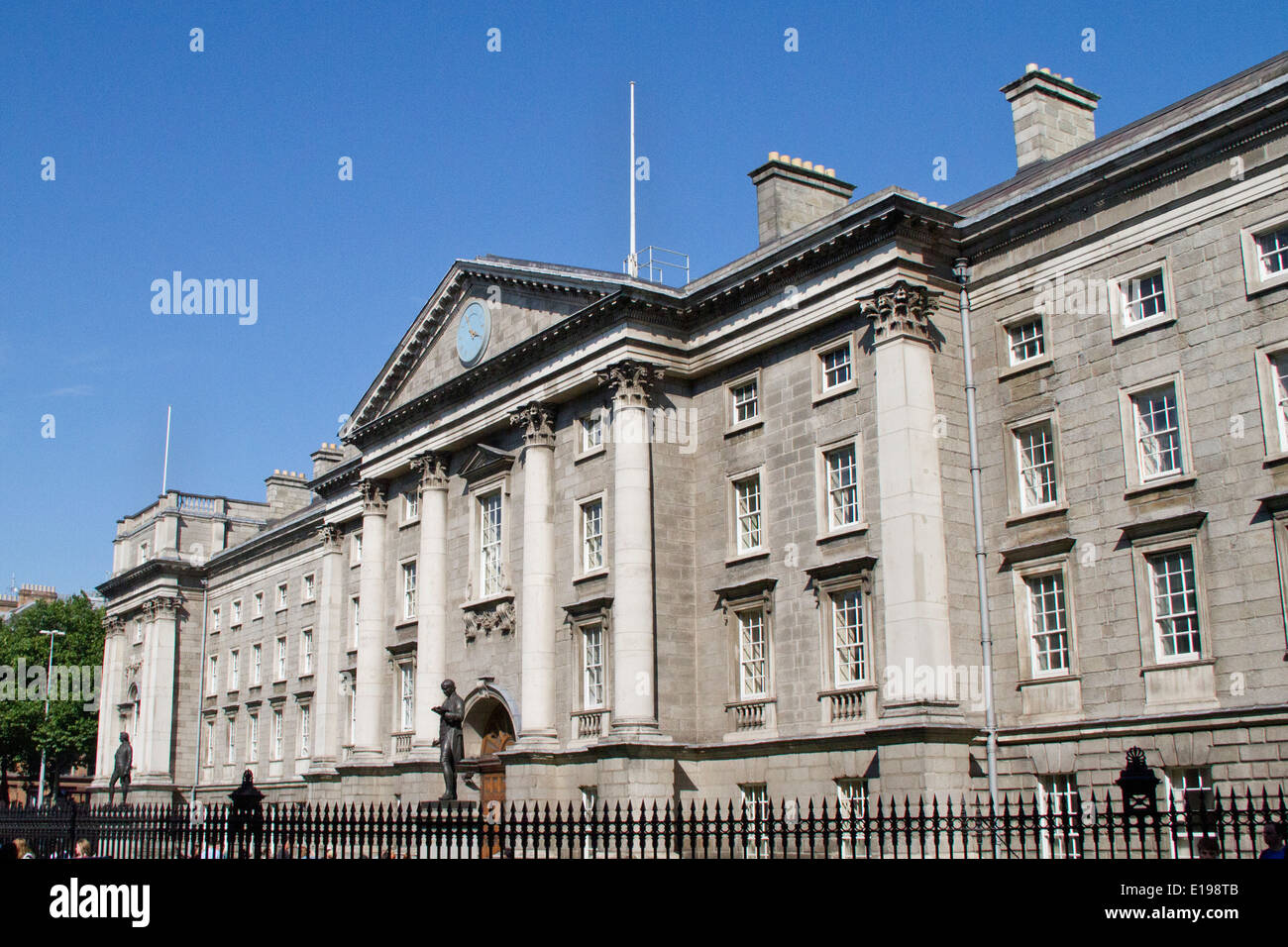Main entrance to Trinity College with statues of Edmund Burke and ...