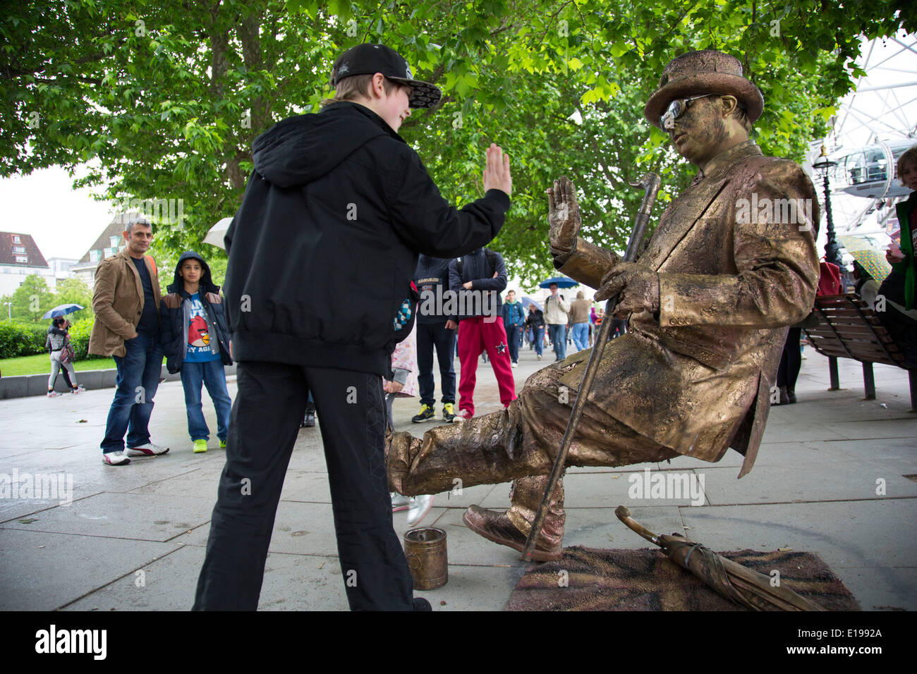Street Performer Living Statue High Resolution Stock Photography and ...