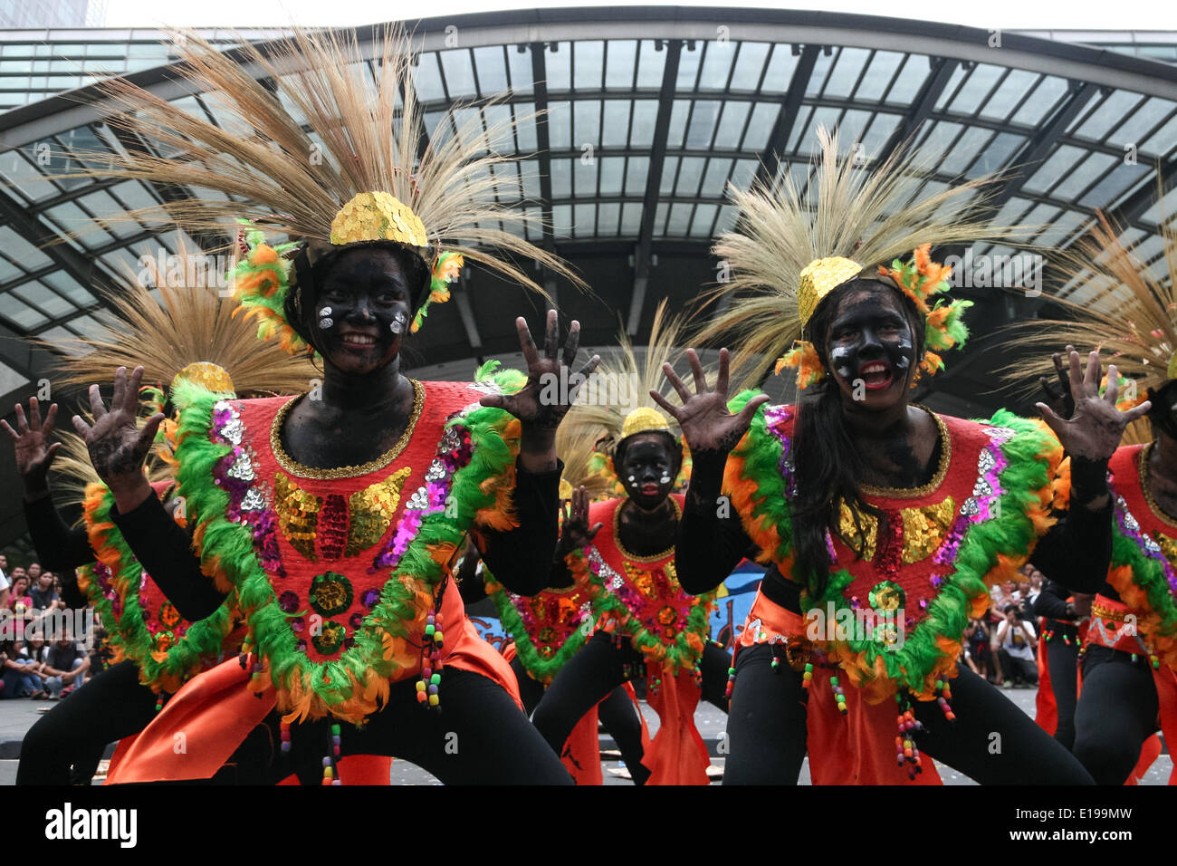 Makati City, Philippines. 27th May 2014. A group of students performing ...