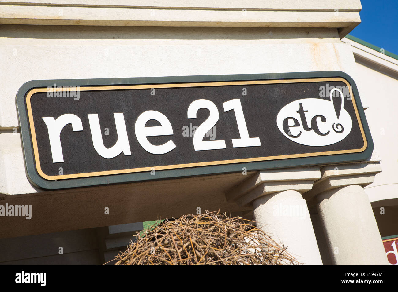 Rue 21 store hi-res stock photography and images - Alamy