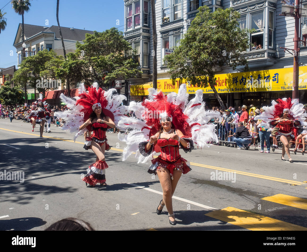 SAN FRANCISCO, CA/USA - MAY 25: San Francisco Carnaval Grand Parade on ...