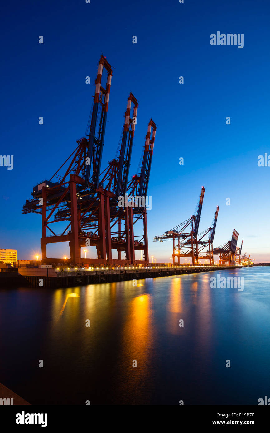 Container ship perspective hi-res stock photography and images - Alamy