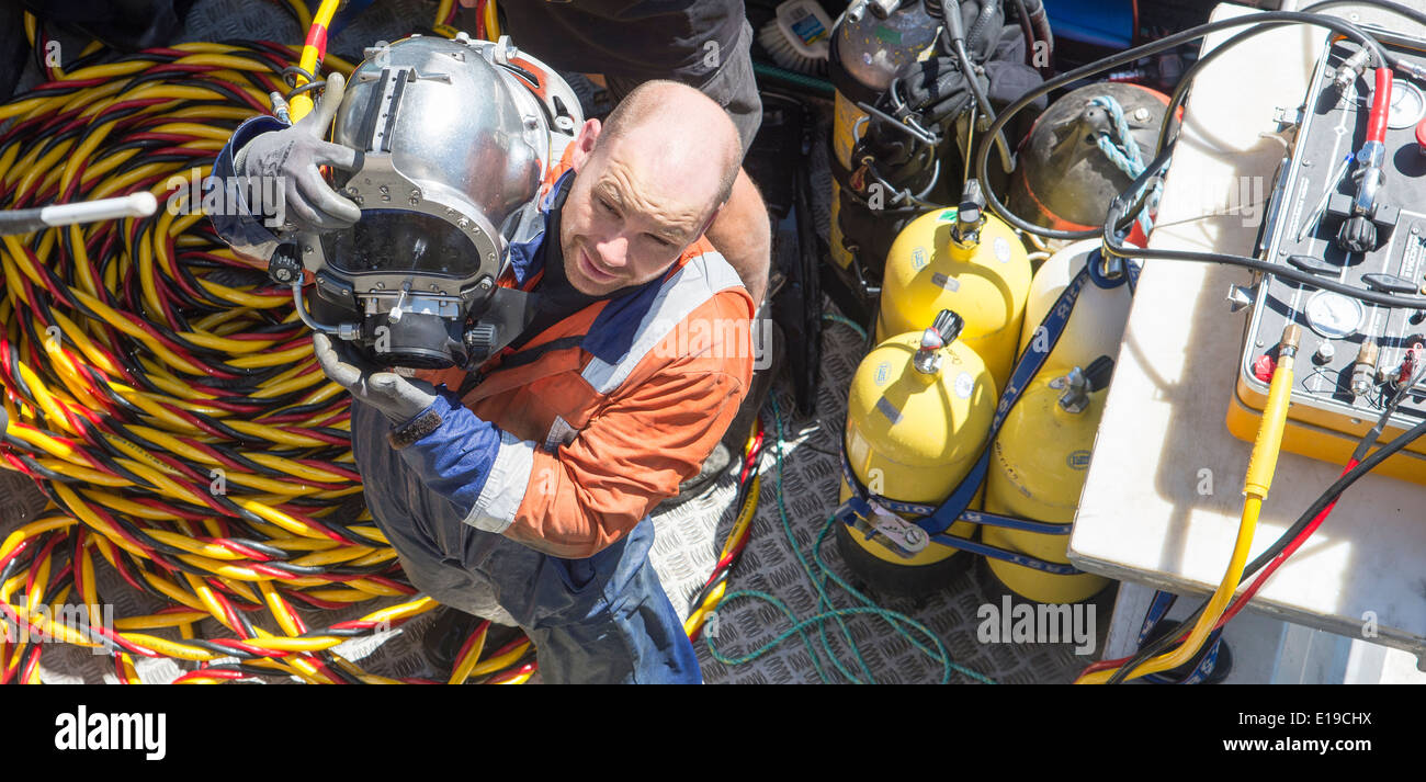 Oceaneering hi-res stock photography and images - Alamy