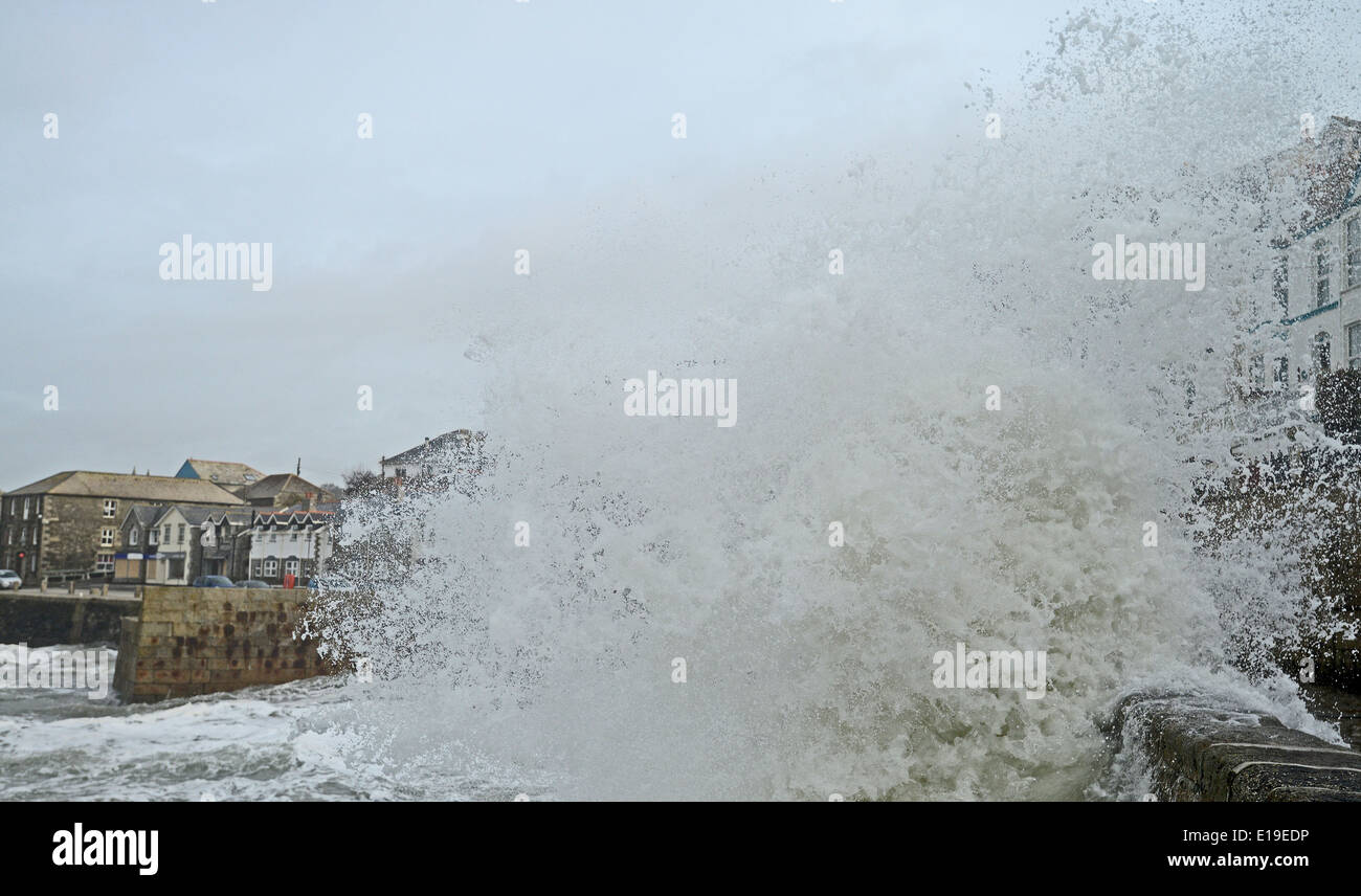 Storm harbour damage hi-res stock photography and images - Alamy