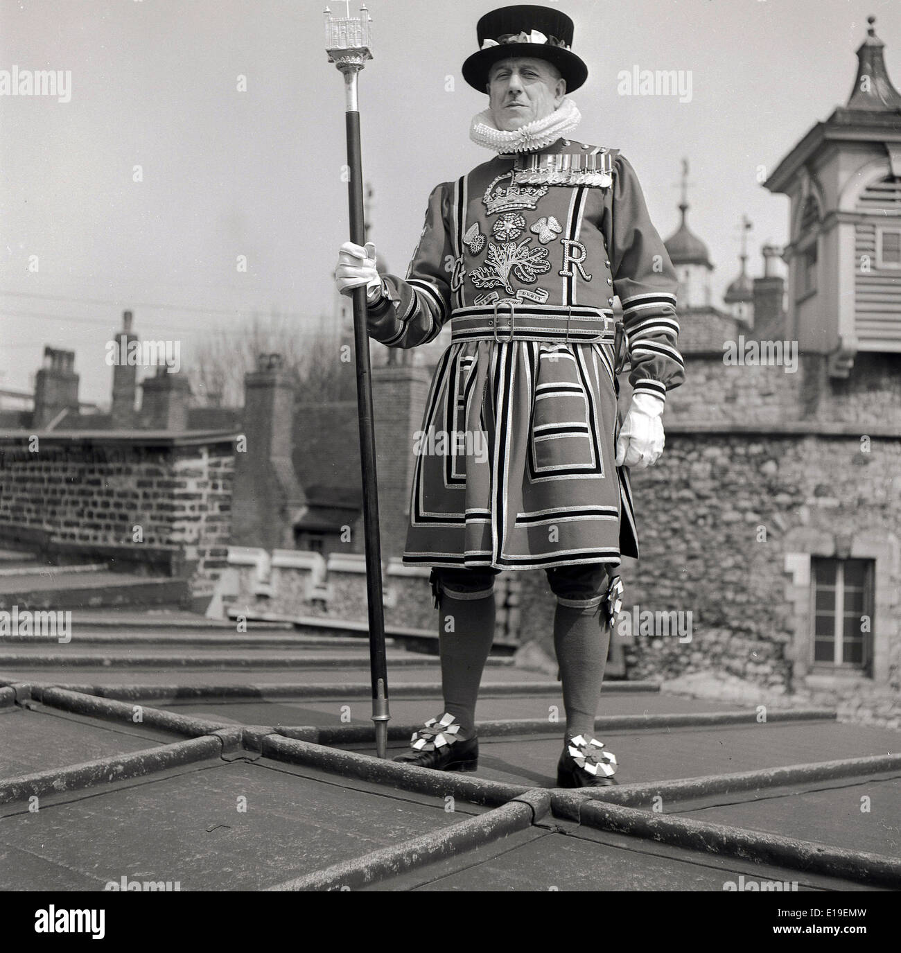 Beefeater uniform hi-res stock photography and images - Alamy