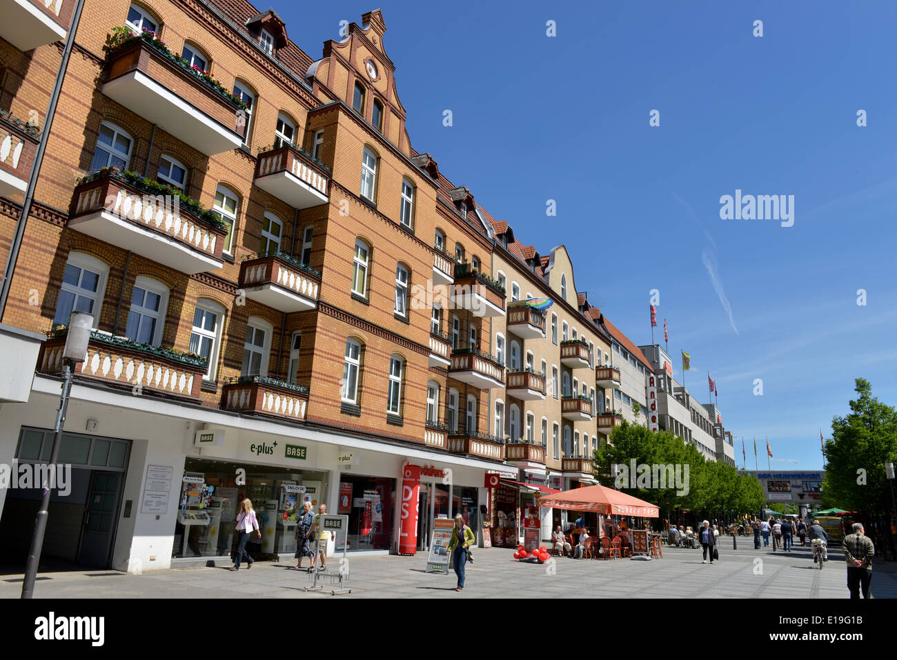Fußgangerzone hi-res stock photography and images - Alamy
