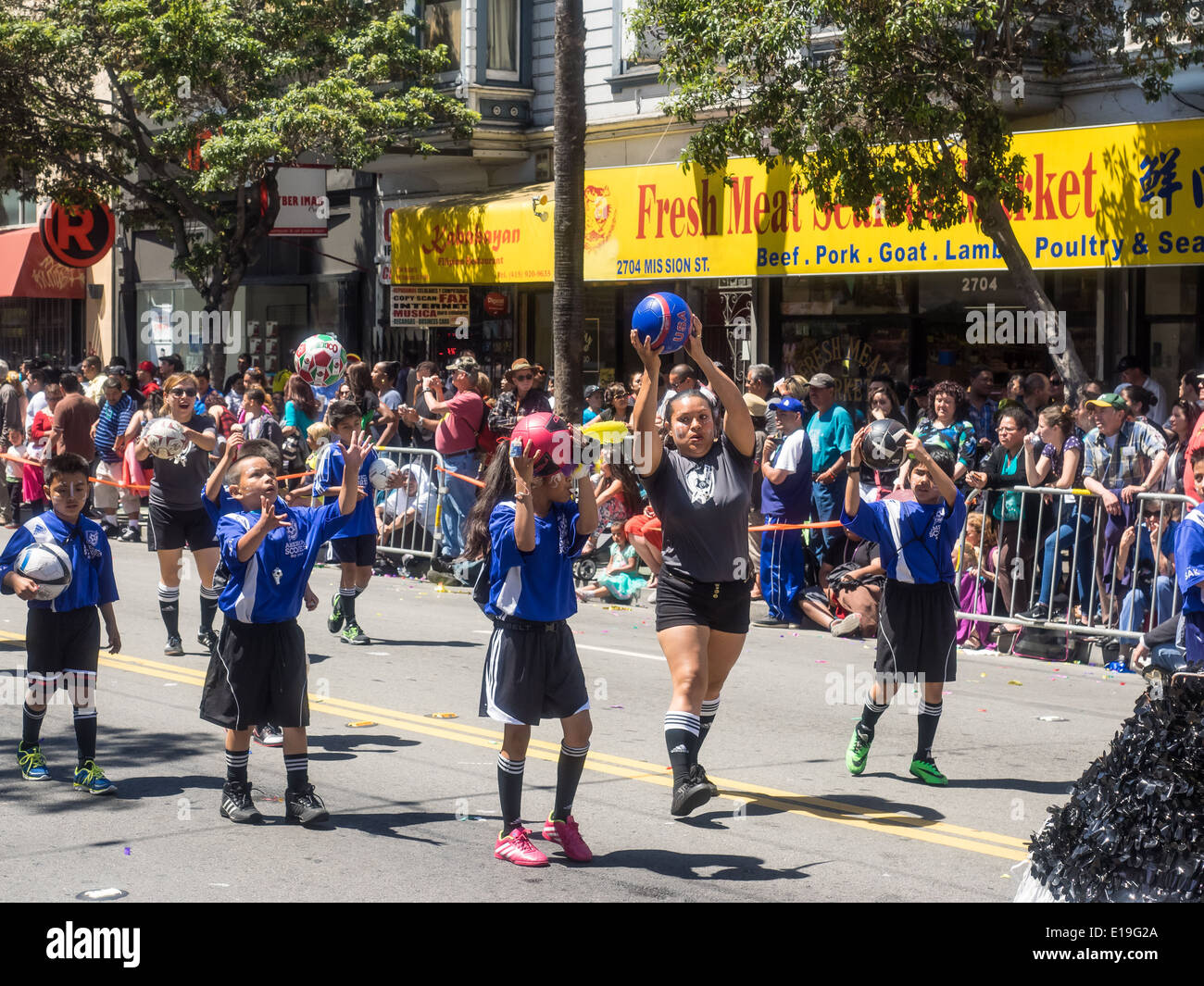 SAN FRANCISCO, CA/USA - MAY 25: San Francisco Carnaval Grand Parade on ...