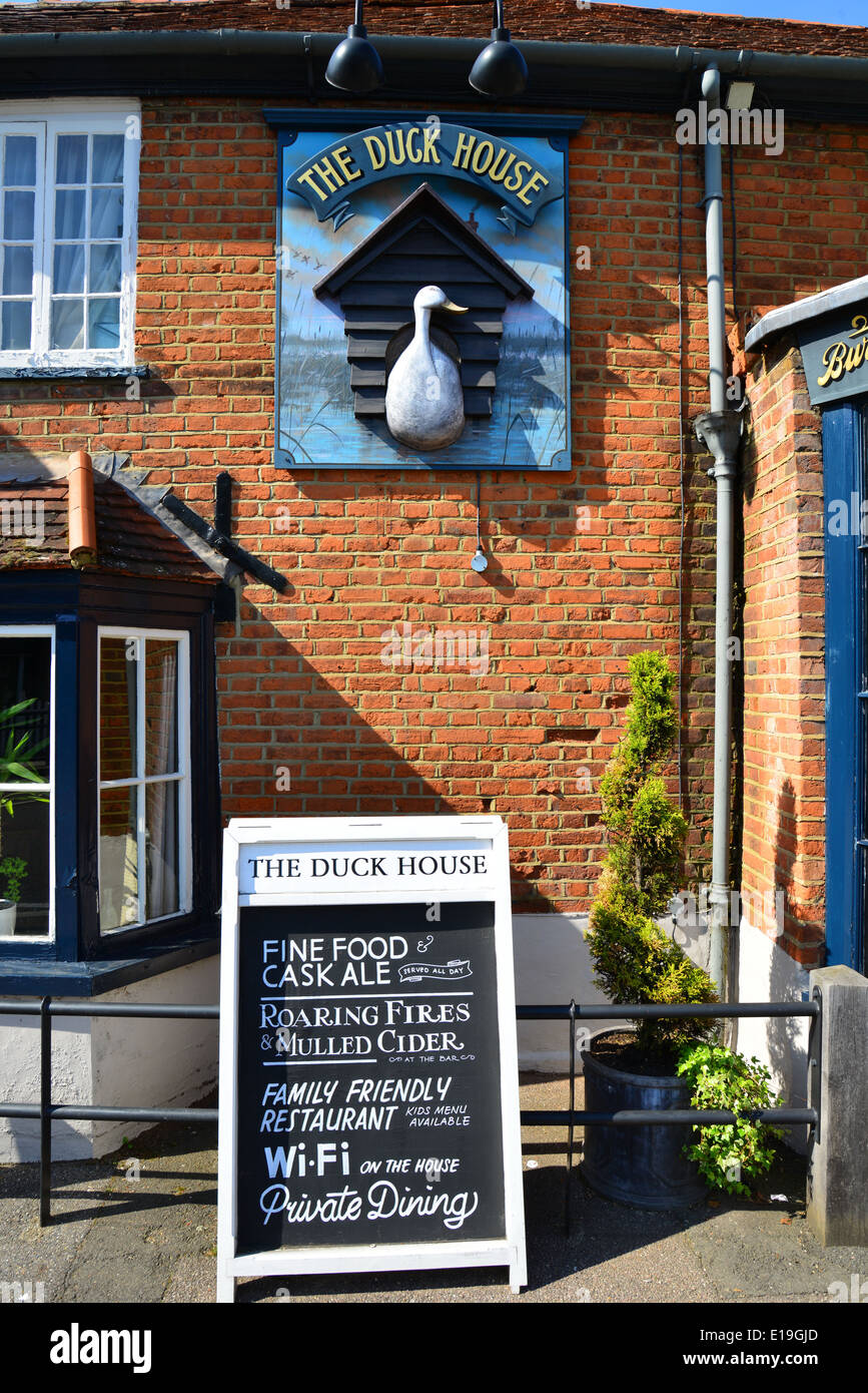 High street ruislip london borough hi-res stock photography and images ...