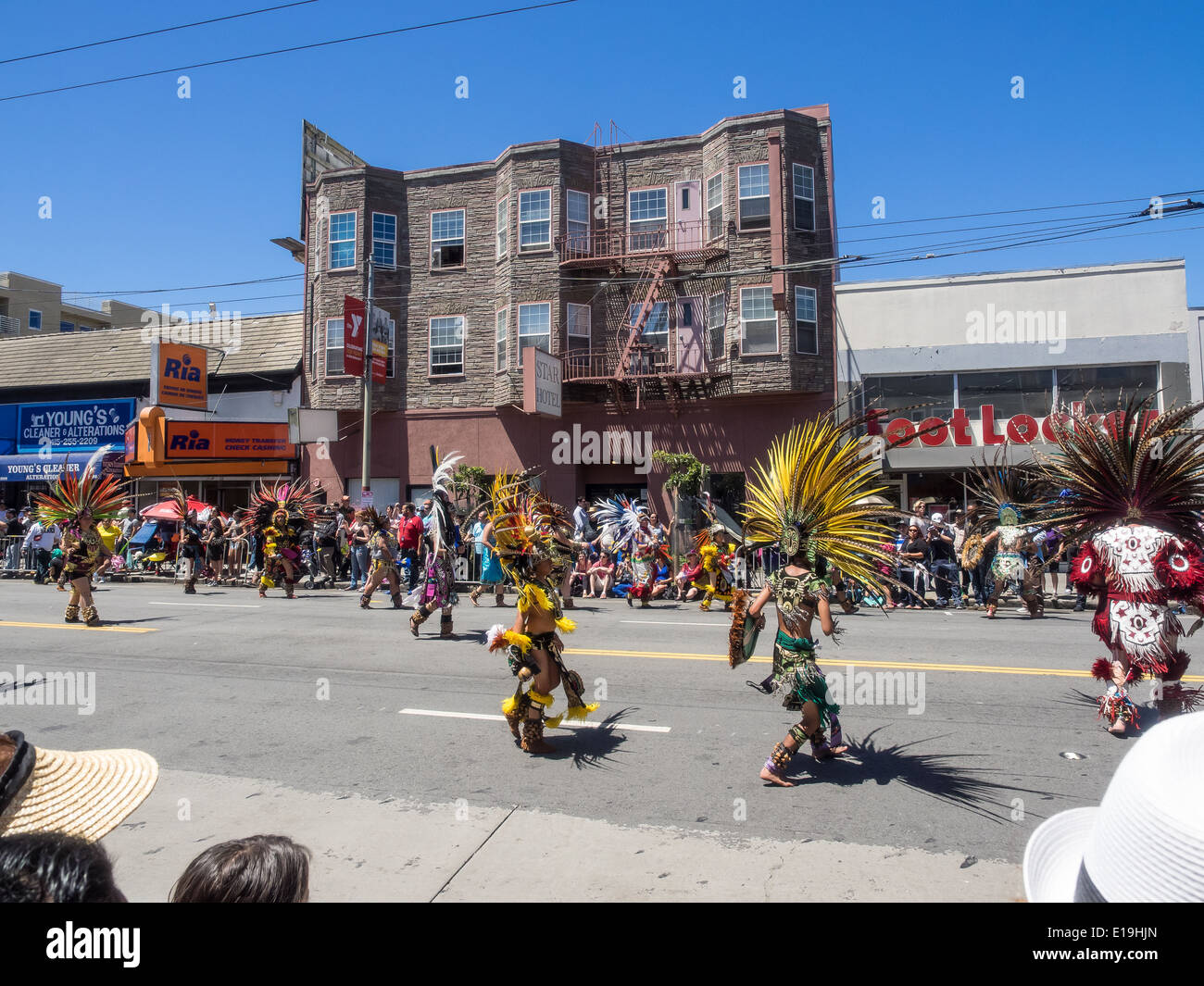 SAN FRANCISCO, CA/USA - MAY 25: San Francisco Carnaval Grand Parade on ...