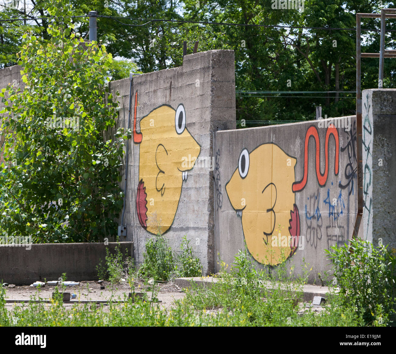 Graffiti fish hi-res stock photography and images - Alamy