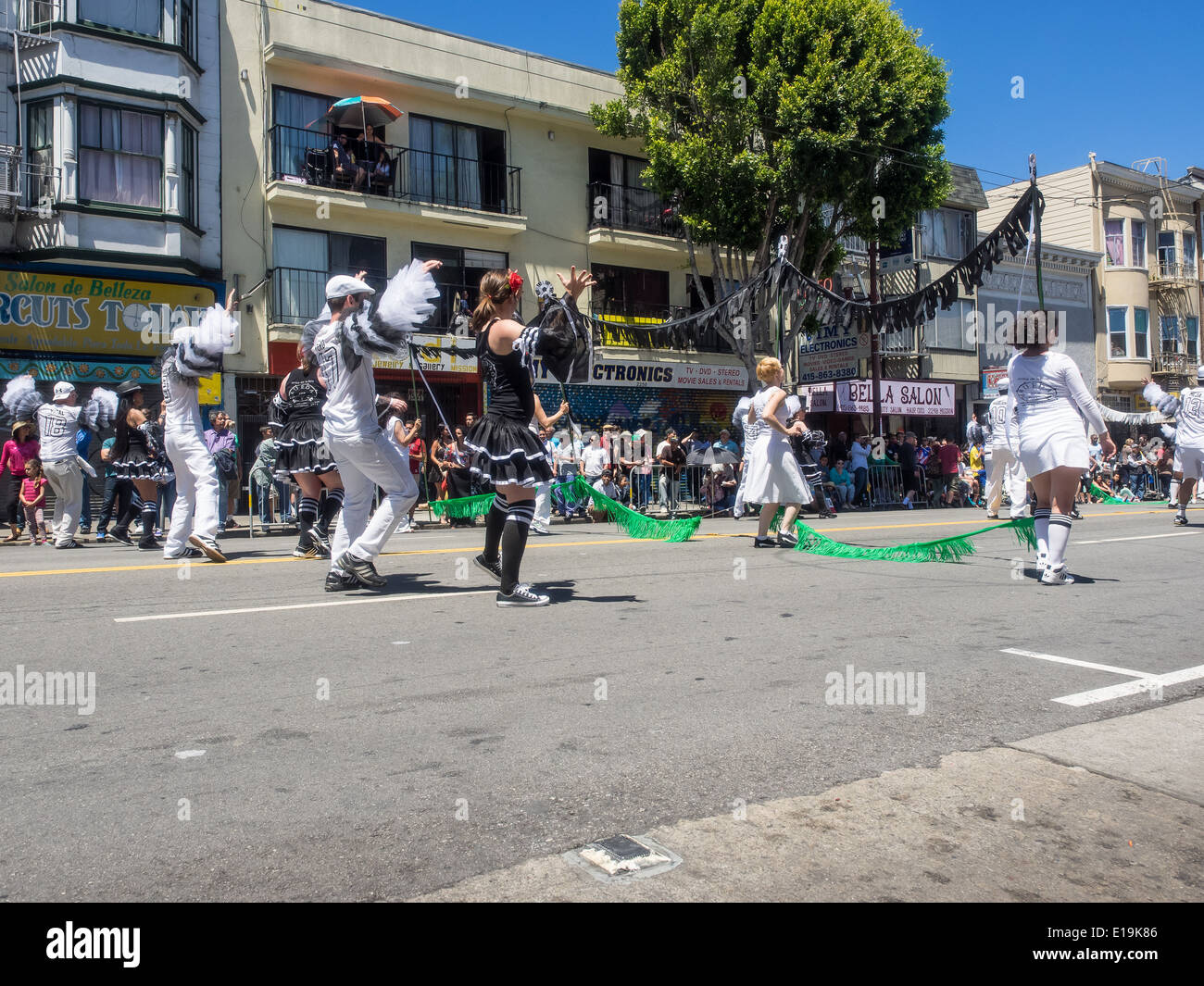 SAN FRANCISCO, CA/USA - MAY 25: San Francisco Carnaval Grand Parade on ...