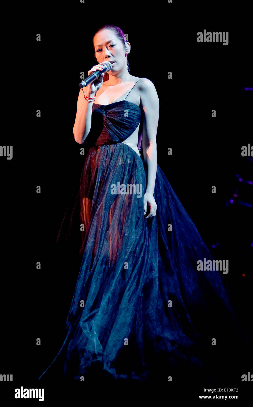 Hong kong singer shirley kwan hi-res stock photography and images - Alamy