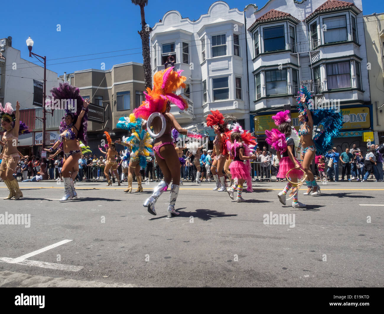 SAN FRANCISCO, CA/USA - MAY 25: San Francisco Carnaval Grand Parade on ...