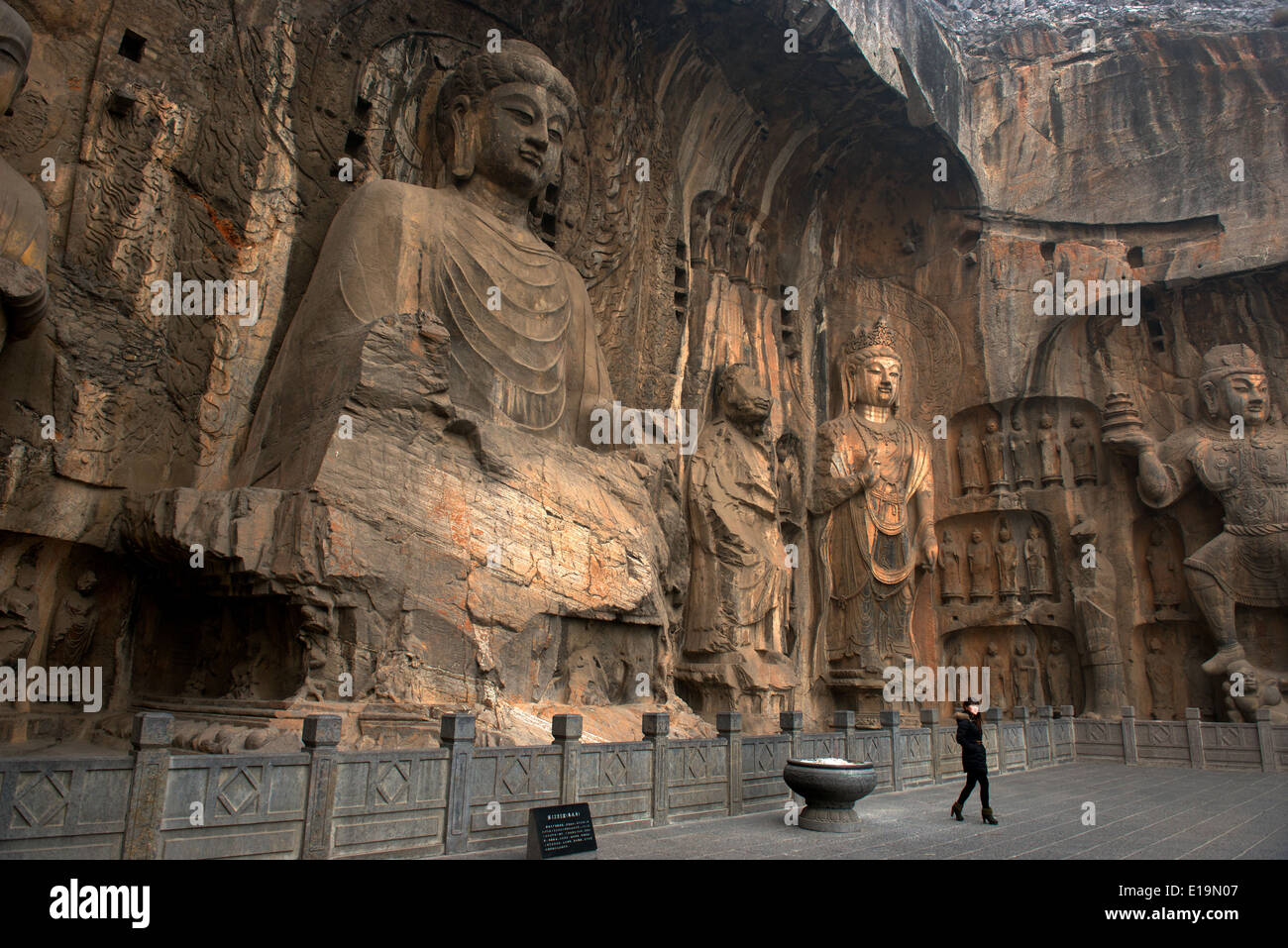 Longmen caves hi-res stock photography and images - Alamy