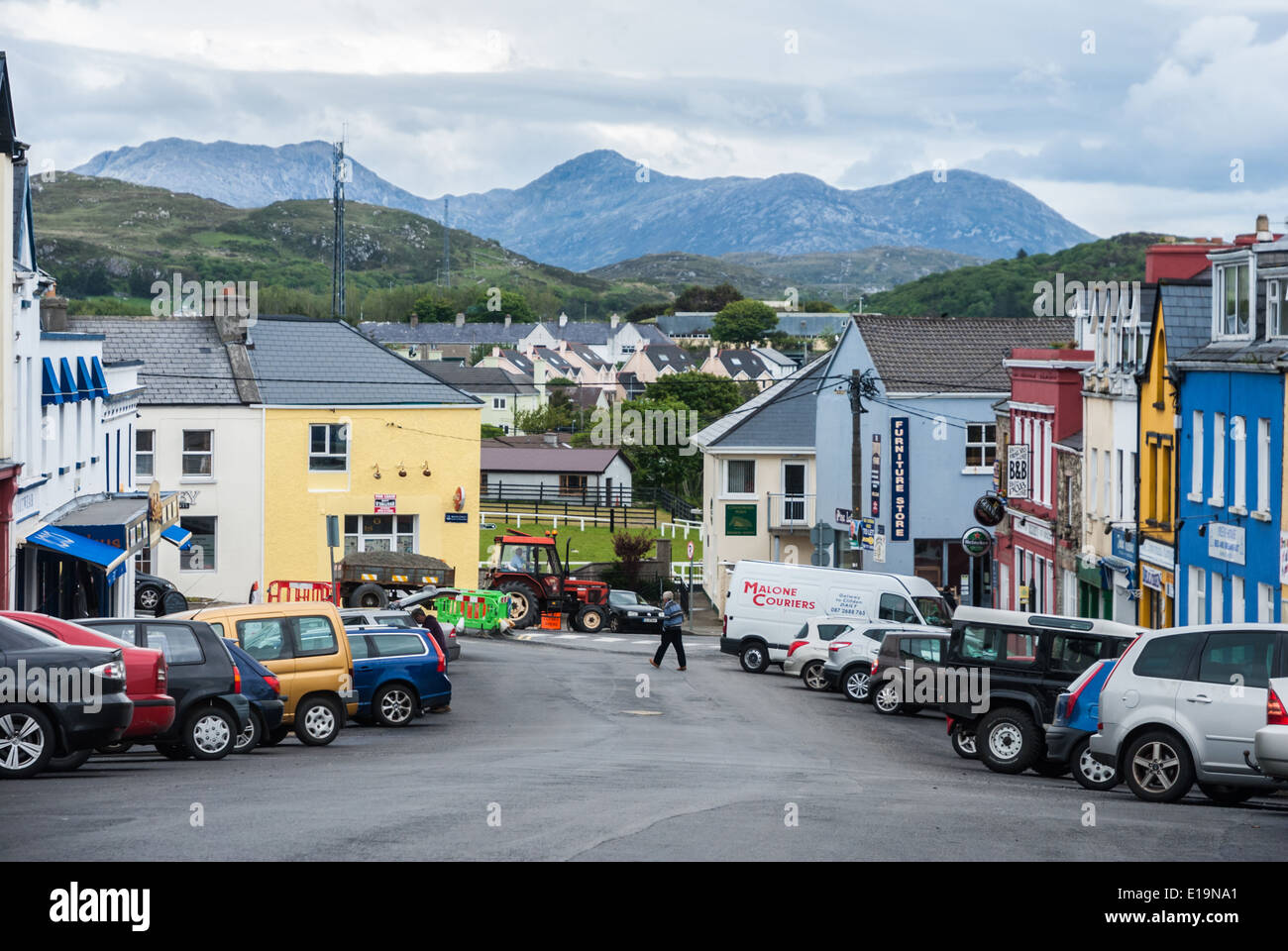 Market Street, Clifden with mountain backdrop Stock Photo - Alamy