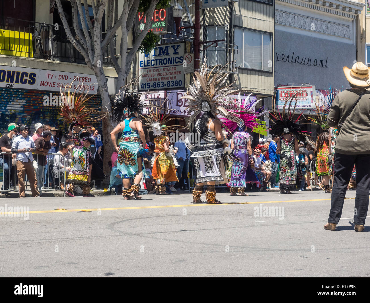 SAN FRANCISCO, CA/USA - MAY 25: San Francisco Carnaval Grand Parade on ...