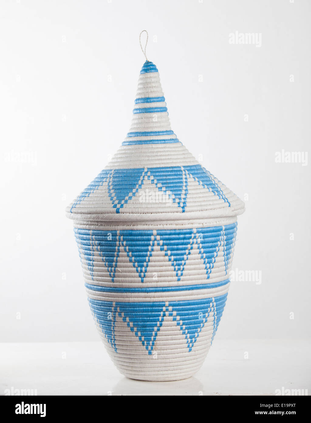 Traditional Rwandan basket Stock Photo - Alamy