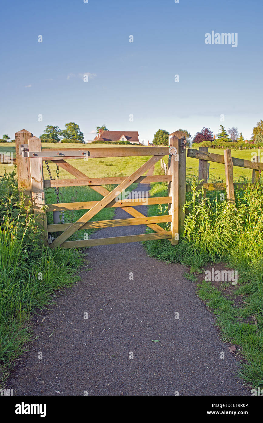 Footpath through Northamptonshire country side leading to Upper ...