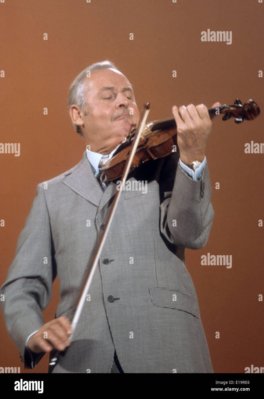 STEPHANE GRAPPELLI (1908-1997) French jazz violinist about 1976 Stock ...