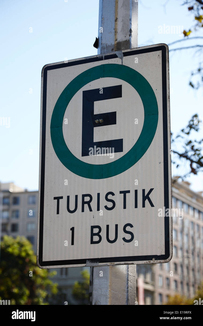 Hop on hop off city tour bus stop hi-res stock photography and images ...