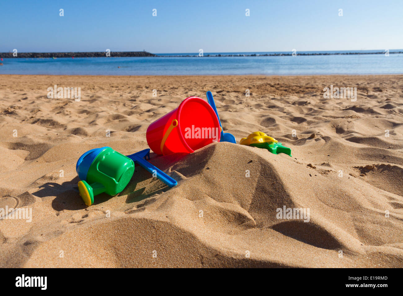 beach toys in sand on sea shore Stock Photo - Alamy