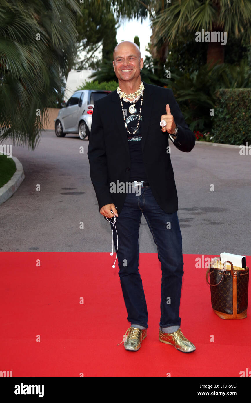 Tom oliver hi-res stock photography and images - Alamy