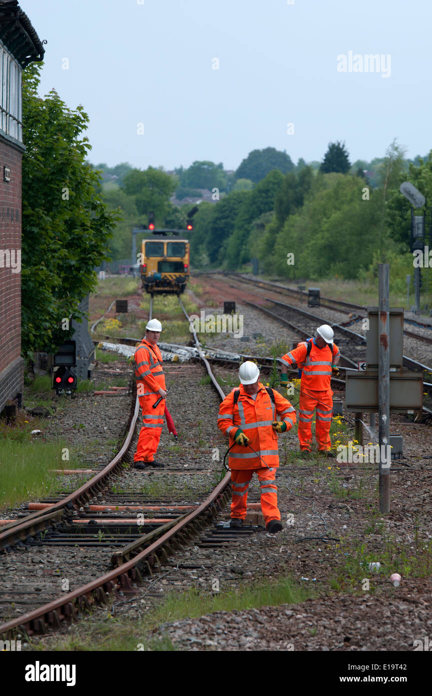 Railway weeds uk hi-res stock photography and images - Alamy