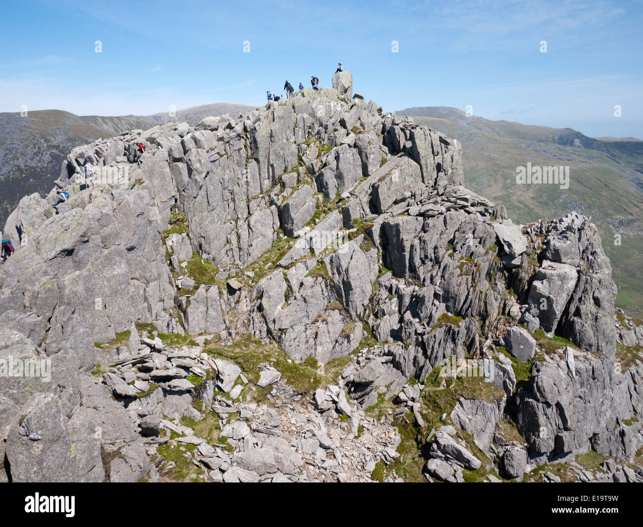 Summit rocks of Tryfan in Snowdonia's Glyderau mountains Stock Photo ...