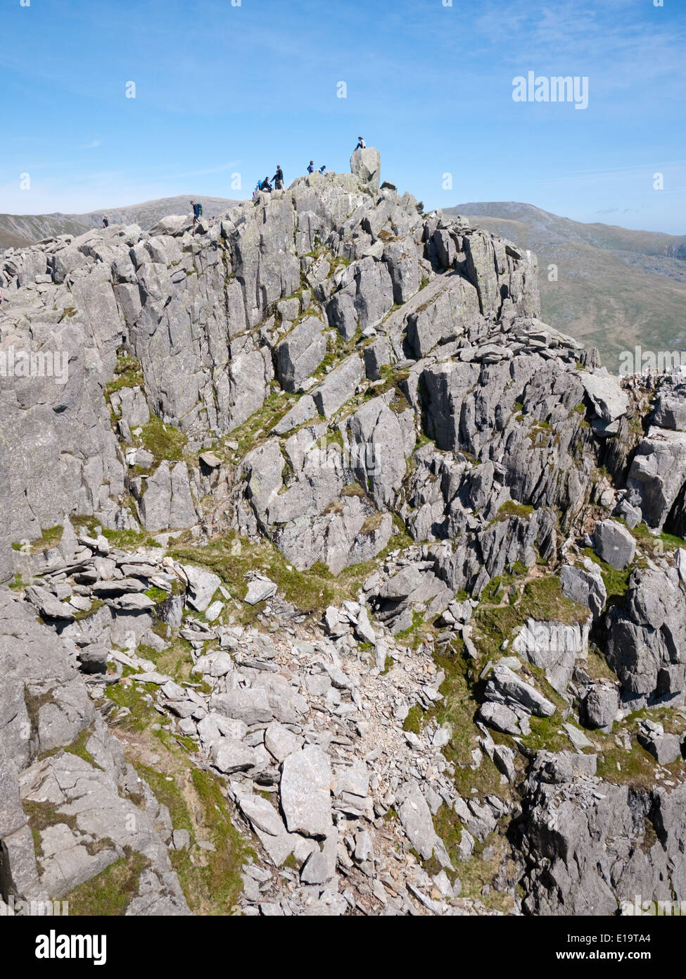 Summit rocks of Tryfan in Snowdonia's Glyderau mountains Stock Photo ...
