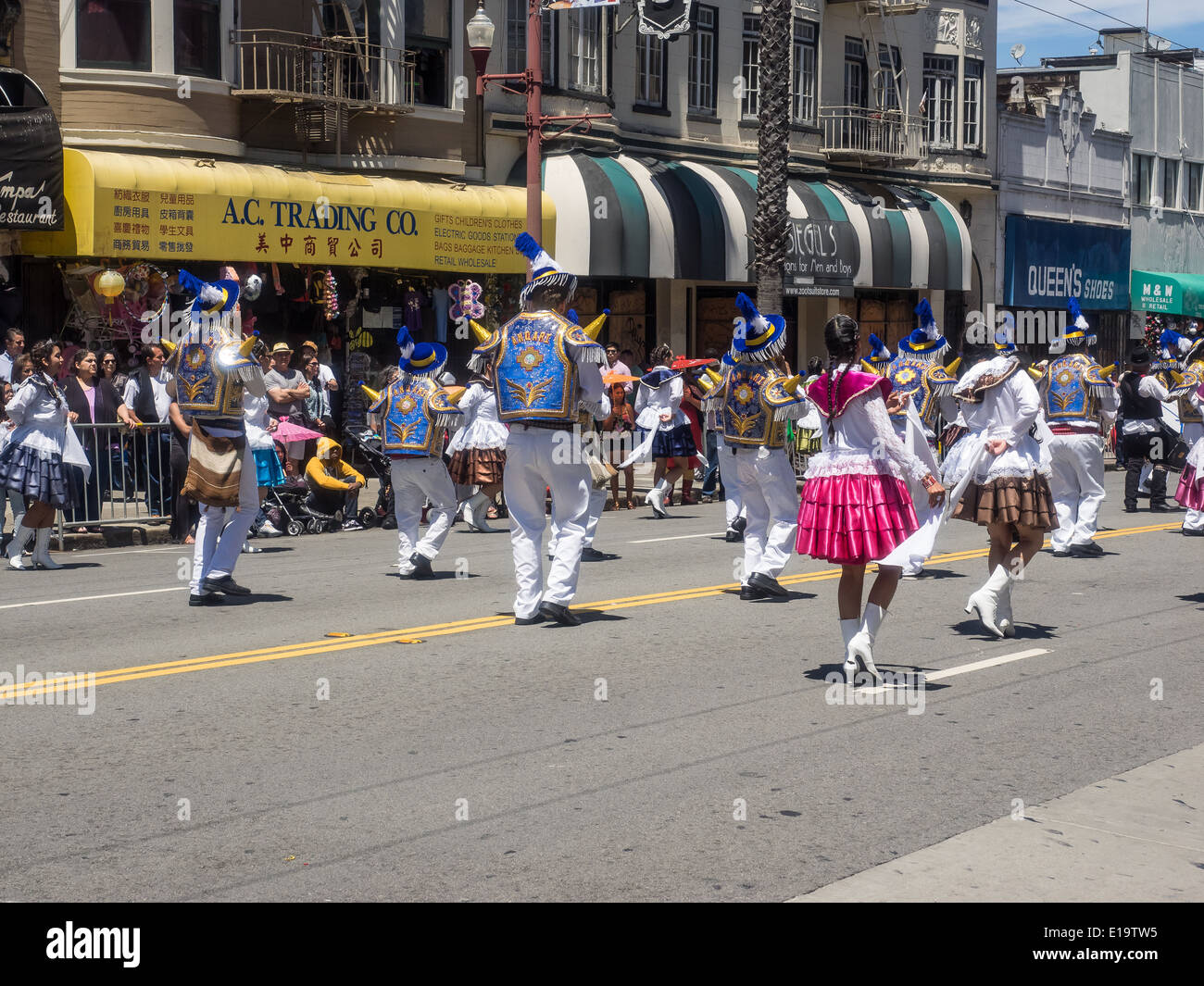 SAN FRANCISCO, CA/USA - MAY 25: San Francisco Carnaval Grand Parade on ...
