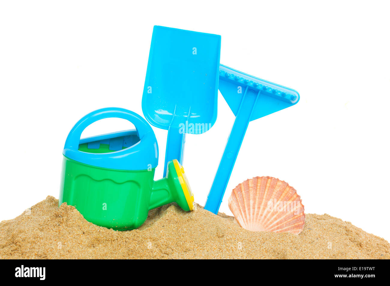beach toys in sand Stock Photo - Alamy