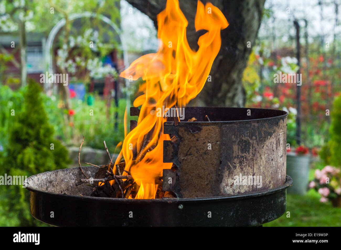 Bbq lighting hi-res stock photography and images - Alamy