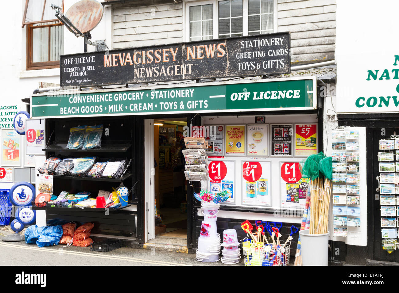 Newsagent store hi-res stock photography and images - Alamy