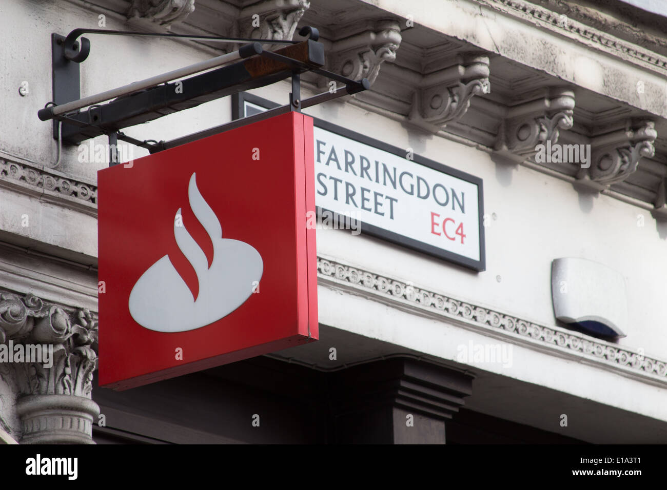 Farringdon street sign hi-res stock photography and images - Alamy
