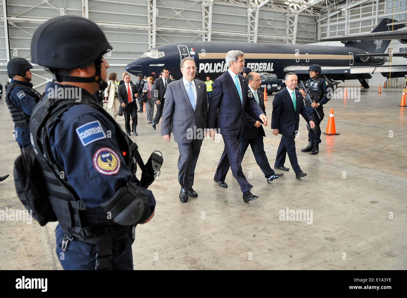 Police honor guard hi-res stock photography and images - Alamy