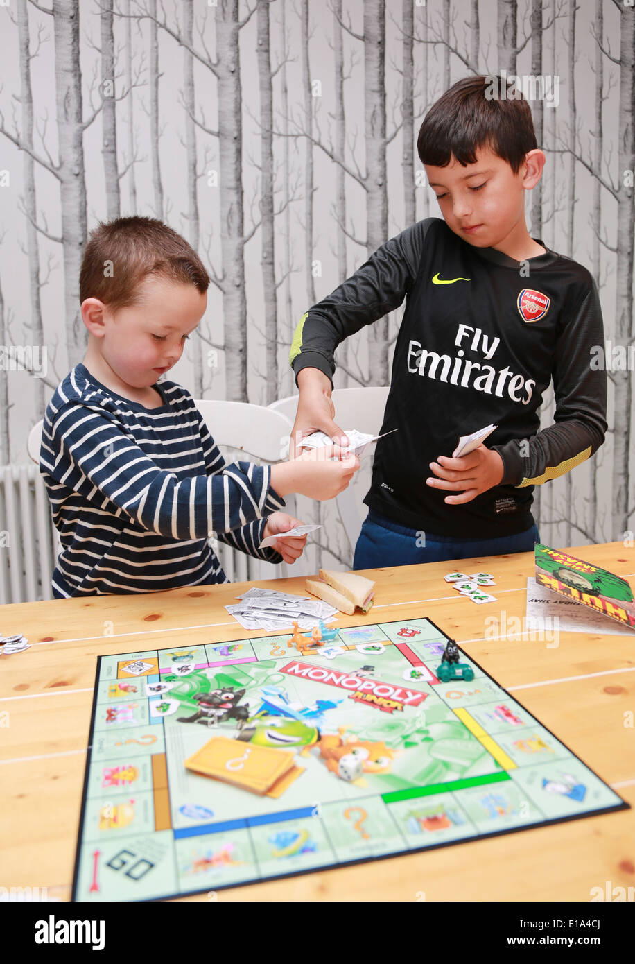 Board games hi-res stock photography and images - Alamy